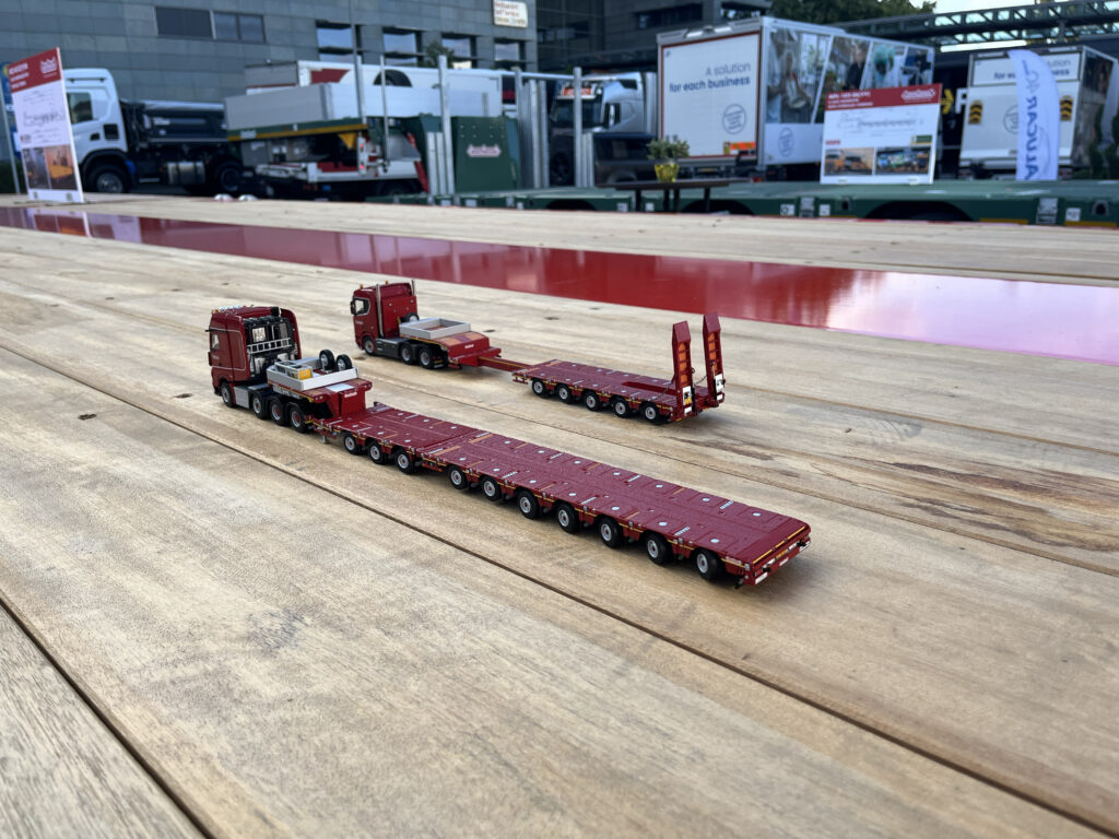 Nooteboom Redline Series – MANOOVR 7-axle with 3-axle Multidolly and MB Actros MP5 SLT Giga ...